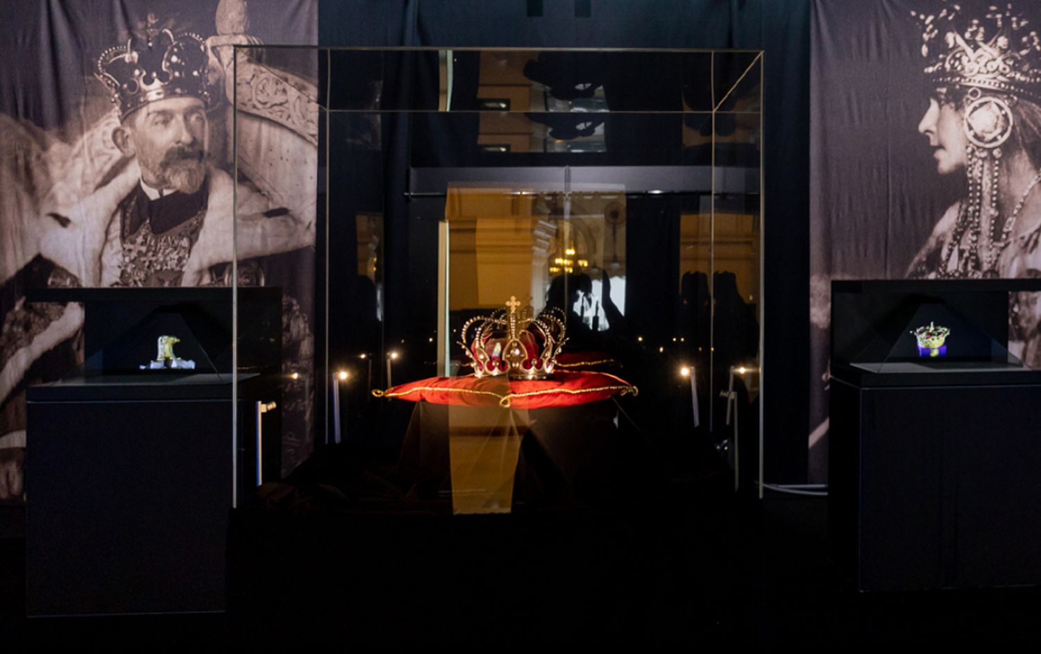 FOTO. Ghid prin muzeul BNR: Coroana de oțel a regilor României ...