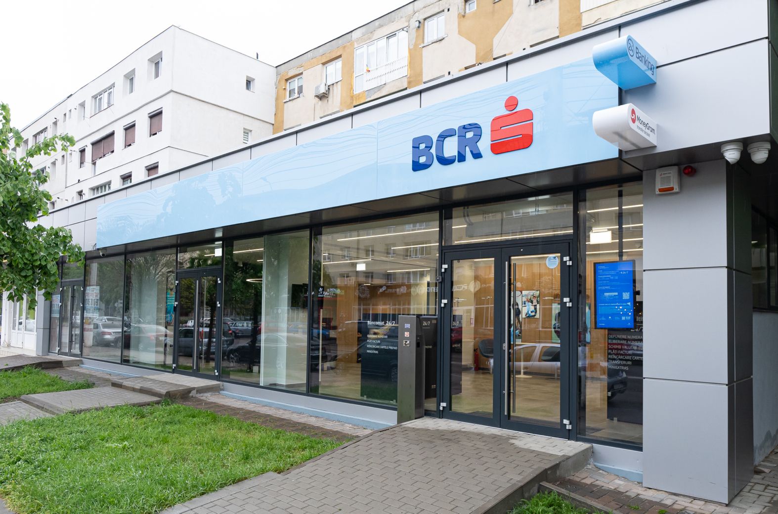 BCR lansează, în premieră în România, cardul Visa Infinite Business. Ce ...